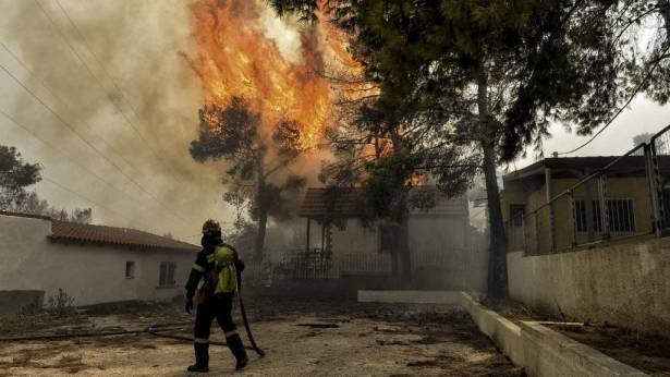 Grèce : des dizaines de morts dans de violents incendies autour d ...