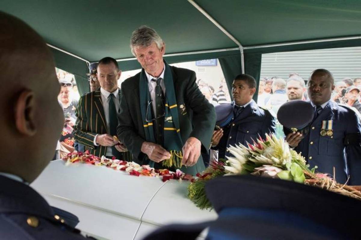 Rugby: l'Afrique du Sud rend hommage à la légende des Springboks ...