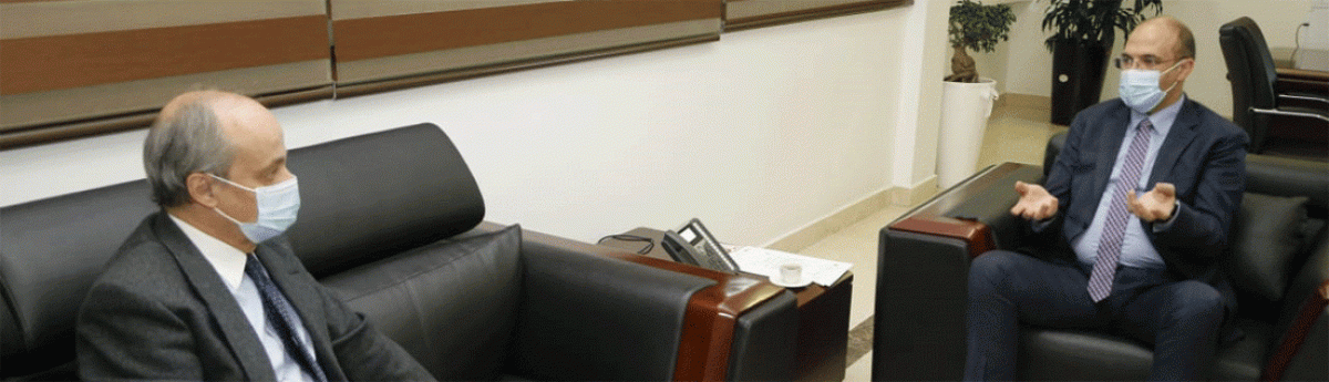 حسن تسلّم هبة إسبانية لدعم جهود الوزارة بمكافحة الفيروس | الديار